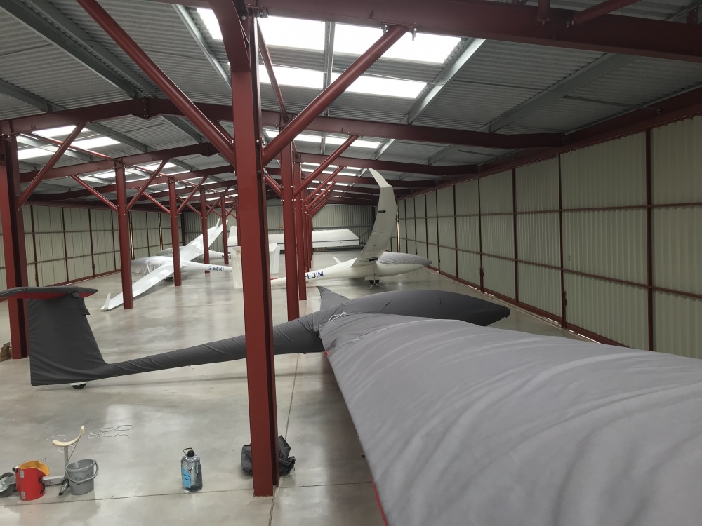 Hangar & dust covers